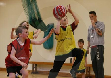 27819327-Glasgow Fever Basketball Club under 8 s training session at ...