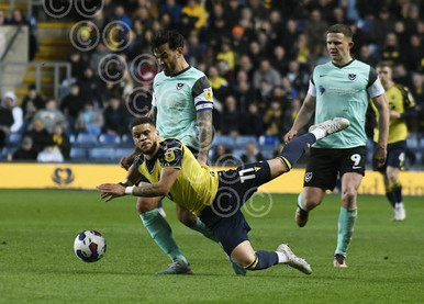 39701630-Oxford Utd V Portsmouth Marcus Browne brough down again while ...