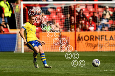 39864963-Arthur Read of Colchester United - Crewe Alexandra vs ...