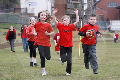 14380116-Hyndland Primary School pupils taking part in the Sport Relief ...