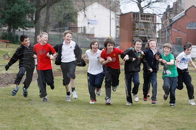14380117-Hyndland Primary School pupils taking part in the Sport Relief ...