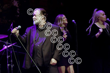 39999753-Russell Crowe performing at Parr Hall in Warrington. Picture ...