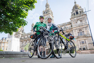 40034408-Graham and Anne Bryce pictured in George Square, Glasgow. The ...