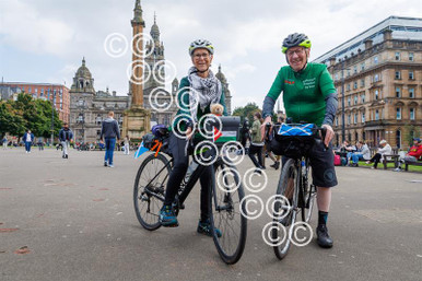 40034407-Graham and Anne Bryce pictured in George Square, Glasgow. The ...