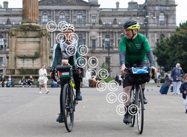 40034406-Graham and Anne Bryce pictured in George Square, Glasgow. The ...