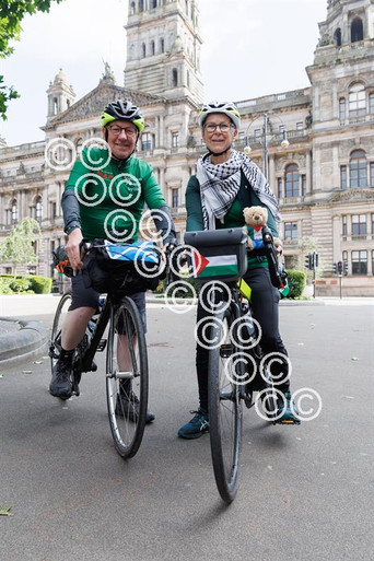 40034398-Graham and Anne Bryce pictured in George Square, Glasgow. The ...