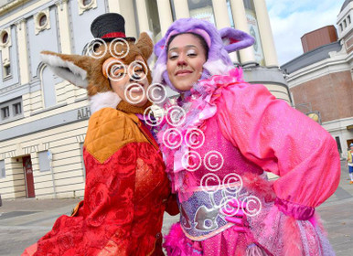 40040518-Cast for 2024 2025 photocall for the Alhambra Theatre panto ...