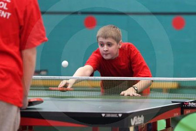 23492852-Picture: COLIN TEMPLETON Tom Hunter visits Drumchapel High ...
