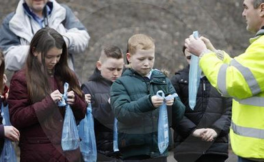 27173729-Pictured Pupils in Tollcross Park Wellshot Pupils Make Splash ...