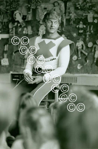 40096815-Dave Prowse as the Green Cross Code Man, pictured at Angel ...