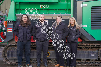 40101420-Darren Taylor, head of service delivery (middle) and his team ...