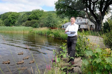 15508808-Ian Fleming , owner of The Lake of Monteith Hotel - Newsquest ...