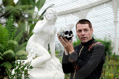 17999166-The 10th anniversary of Bard in The Botanic s season continues ...