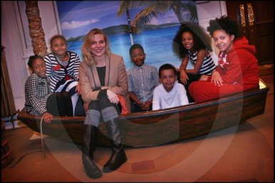 19182158-South Pacific 1 SA : Actress Samantha Womack who is starring ...