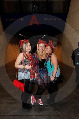 25813651-Glasgow - September 30: L-R Hollie Duffy, Laura Cairns and ...