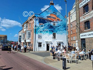 40319604-The new RNLI lifeboat mural in Weymouth Image: Andy Jones ...