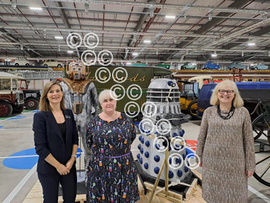 40323749-Jessica Bradford, Alison Faraday and Sian Williams with daleks ...