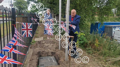 40348830-Lord Mayor Martin Rowley cut the bunting Image: Alice Kavanagh ...