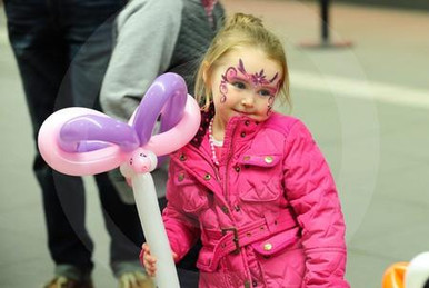 29213065-Subway Family Fun Day Orla Downes aged three with her balloon ...