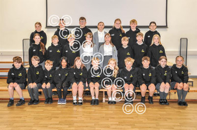 40352900-Wrexham Primary School's Year Six Leavers. Picture Borras Park ...