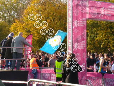 40395532-The Lord Mayor of York, Cllr Martin Rowley waves off runners ...