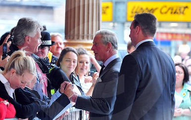 15845625-Prince Charles arrives at Waverley Station on his Start ...