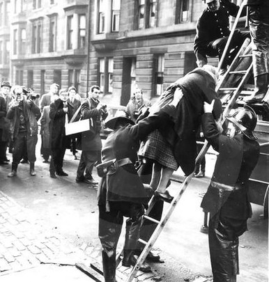 34924891-1968 Stair collapse at Apsley Street 001 - Newsquest | Newsprints