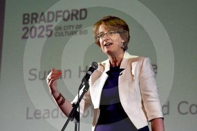 38189348-Susan Hinchcliffe introduces her part as leader of the council ...