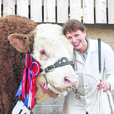 24236589-Anne MacPherson with record breaking bull, Capercaillie TSF ...
