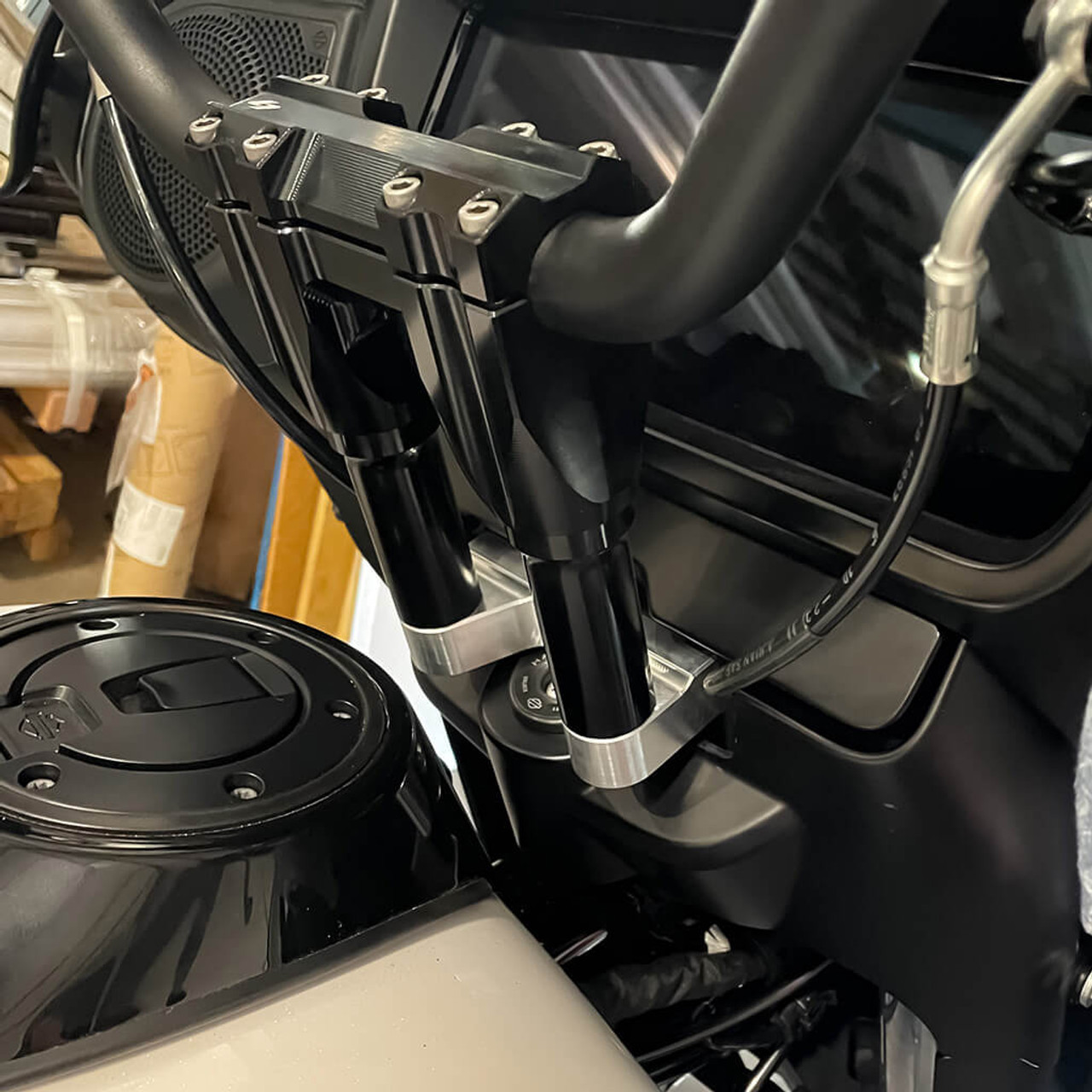 Kraus Veloci Pull Back Plate for 2024-2025 Harley Street Glide - Get ...