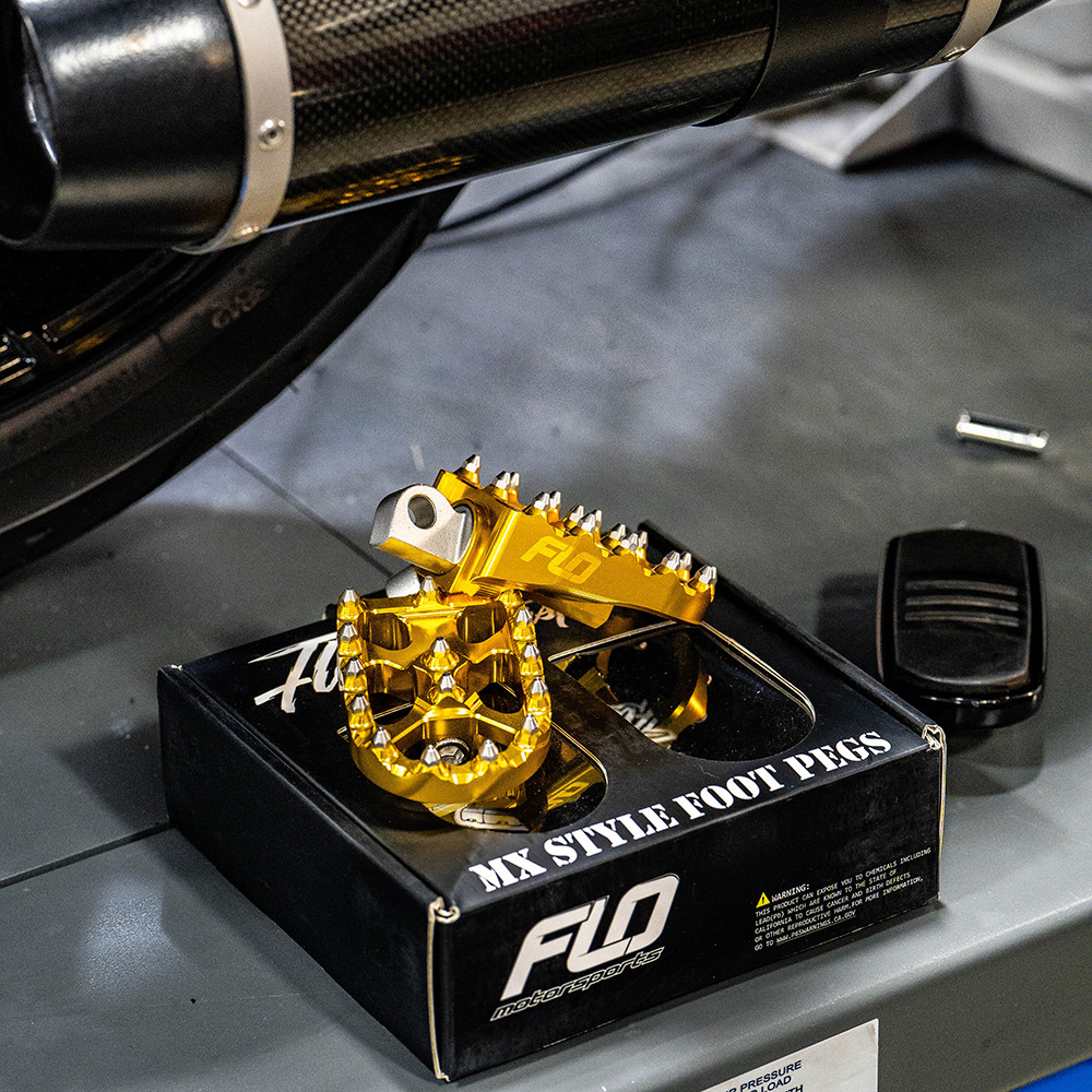 Flo Motorsports Moto Style Foot Pegs for Harley - Gold - FPEG-800GLD ...