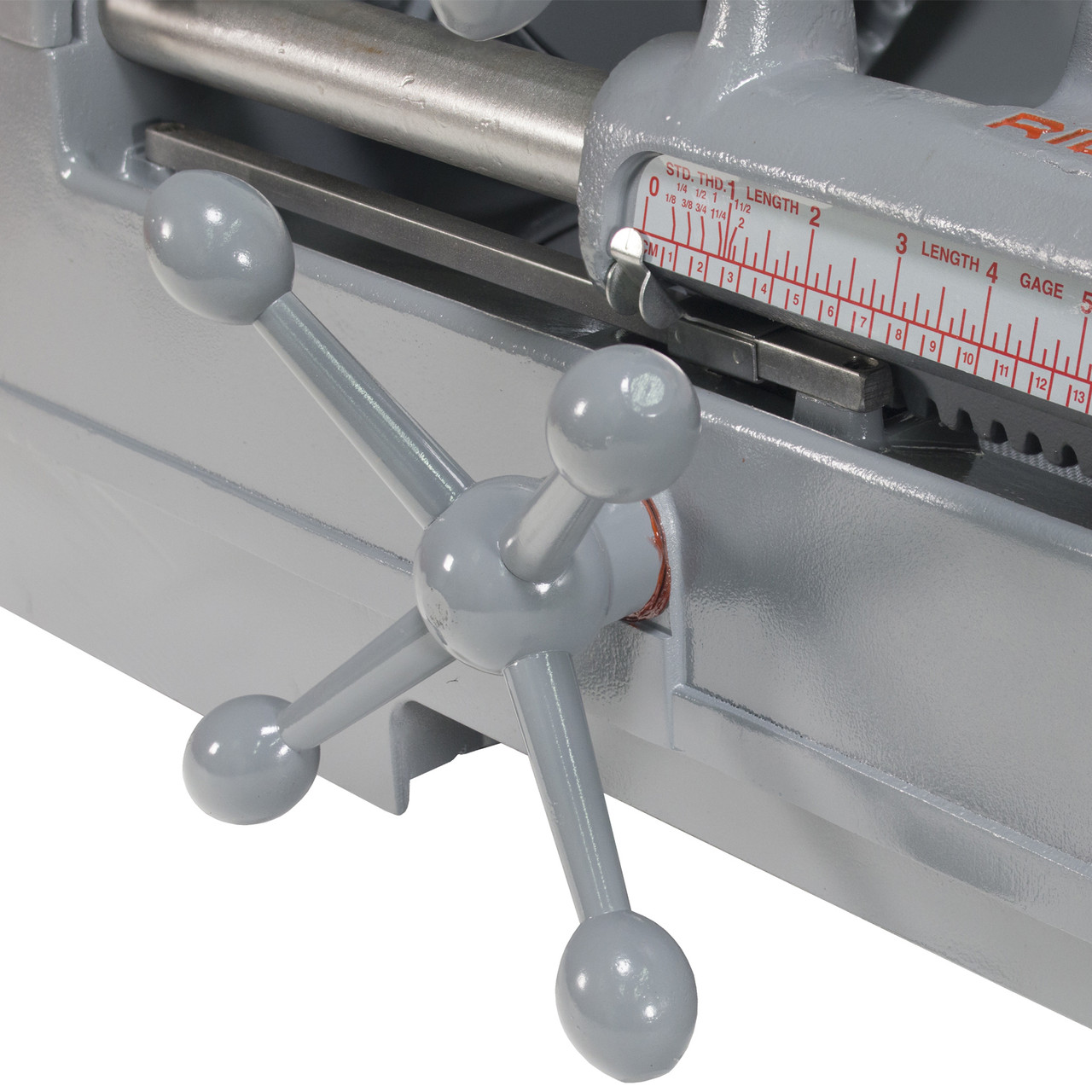 Reconditioned RIDGID® 535 V2 Pipe Threader with 811A & Set of HSS Dies