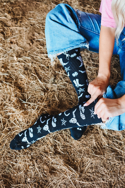 Pair Lucky Chuck Socks: Get Western Black & White - War Bar Tack