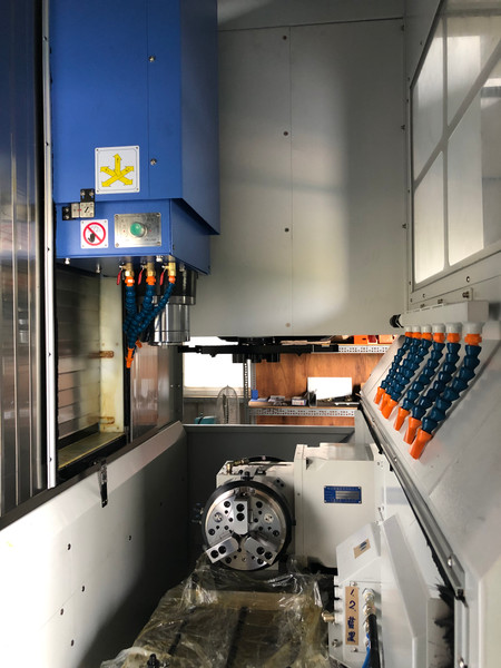 Brand New 22"x15"x15" Shinzawa Traveling Column Vertical Machining Center