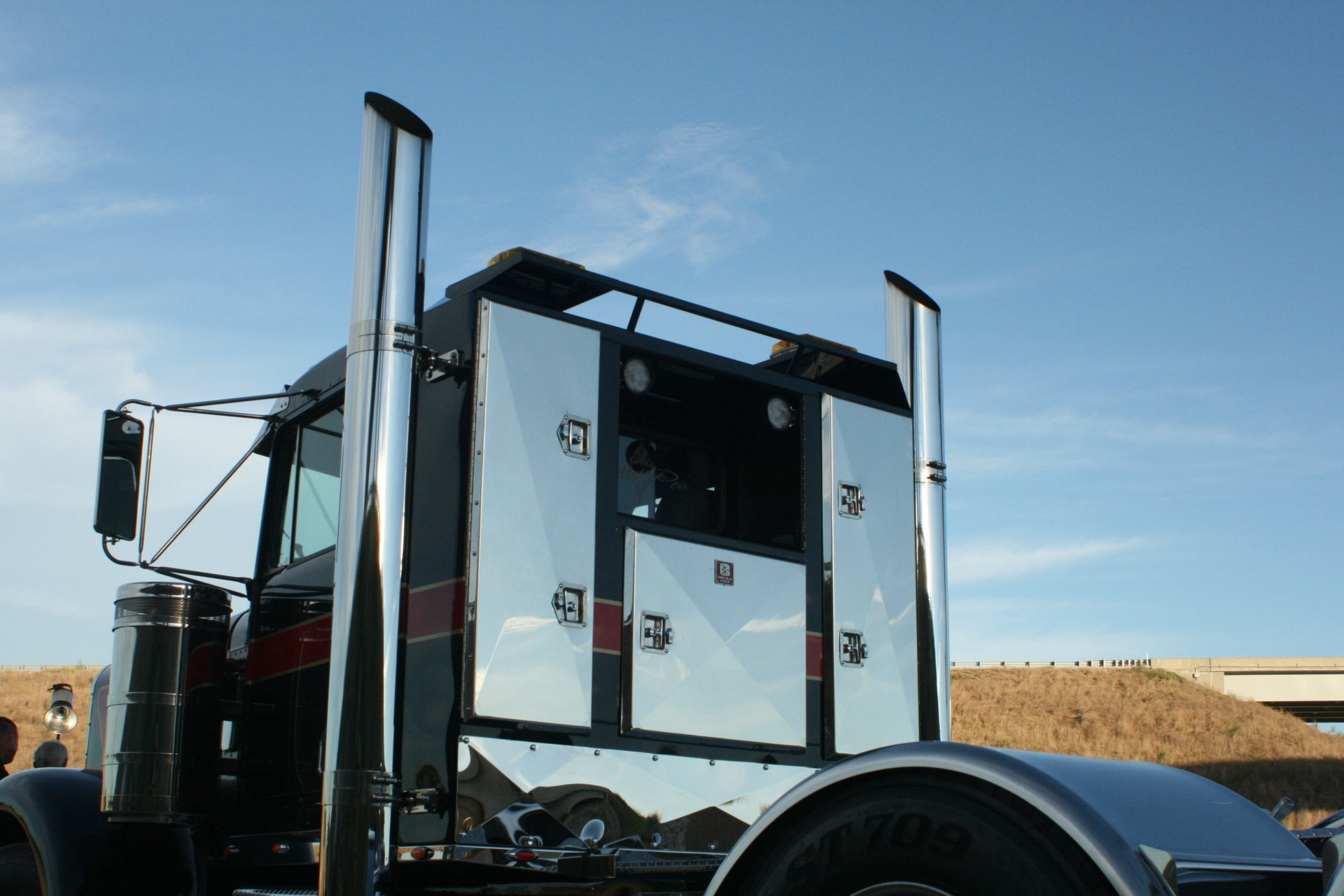 Semi Truck Brakes 101: How They Work & When to Replace Them - 4 State ...
