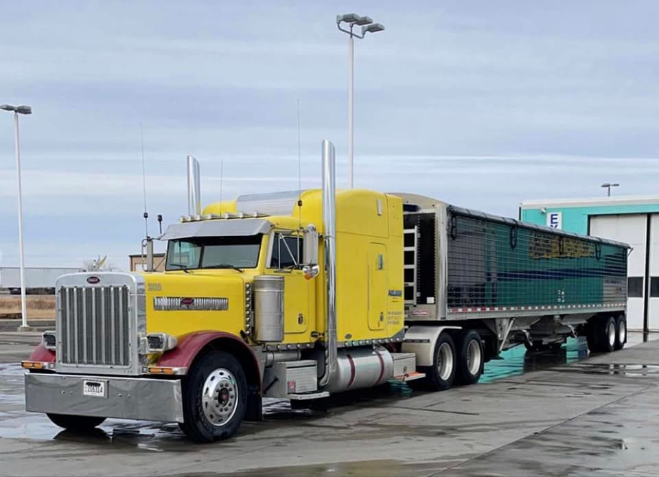 Peterbilt vs Kenworth: Which is Better? - 4 State Trucks