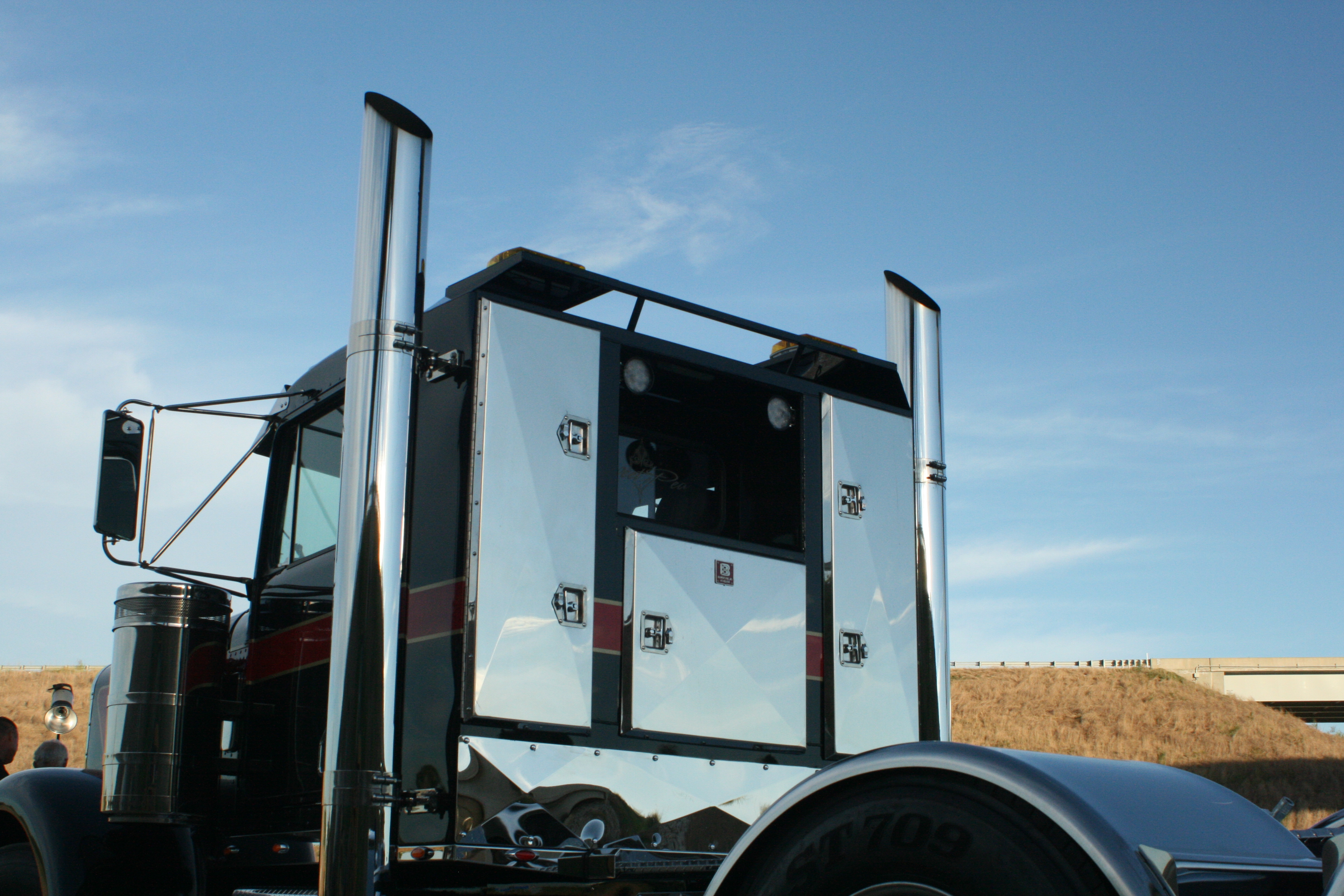 Semi Truck Cab Racks to Optimize Storage & Style - 4 State Trucks
