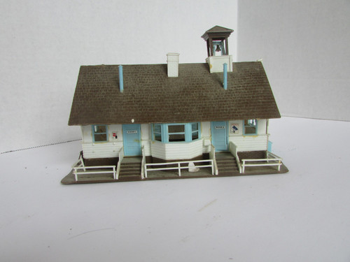 Vtg Country Schoolhouse AHM/Revell Built Up HO Scale Building PR - The ...