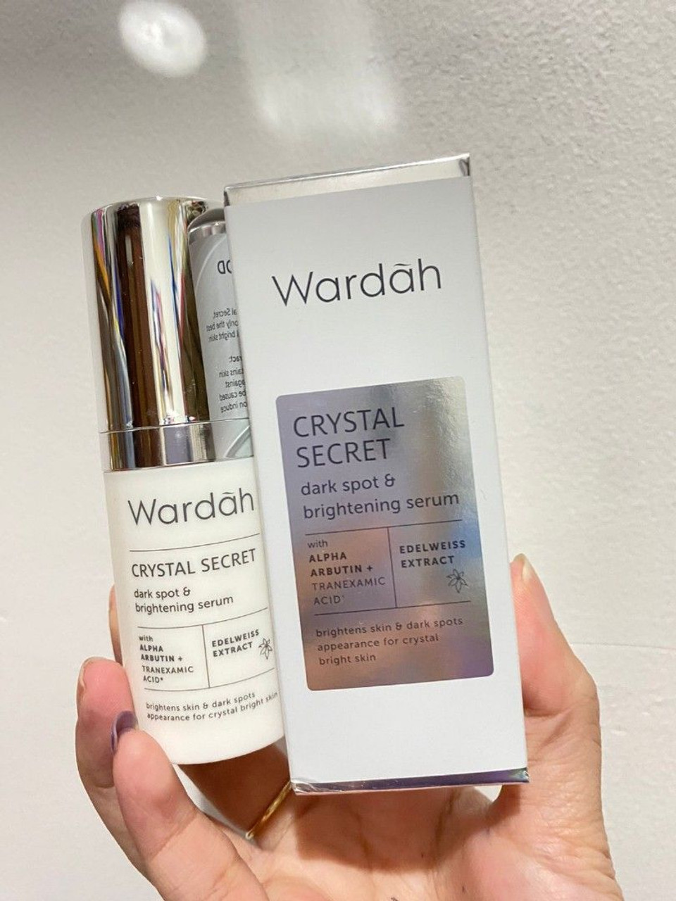 Wardah Crystal Secret Dark Spot & Brightening Serum, 20 ml Wardah Crystal Secret Dark Spot & Brightening Serum, 20 ml