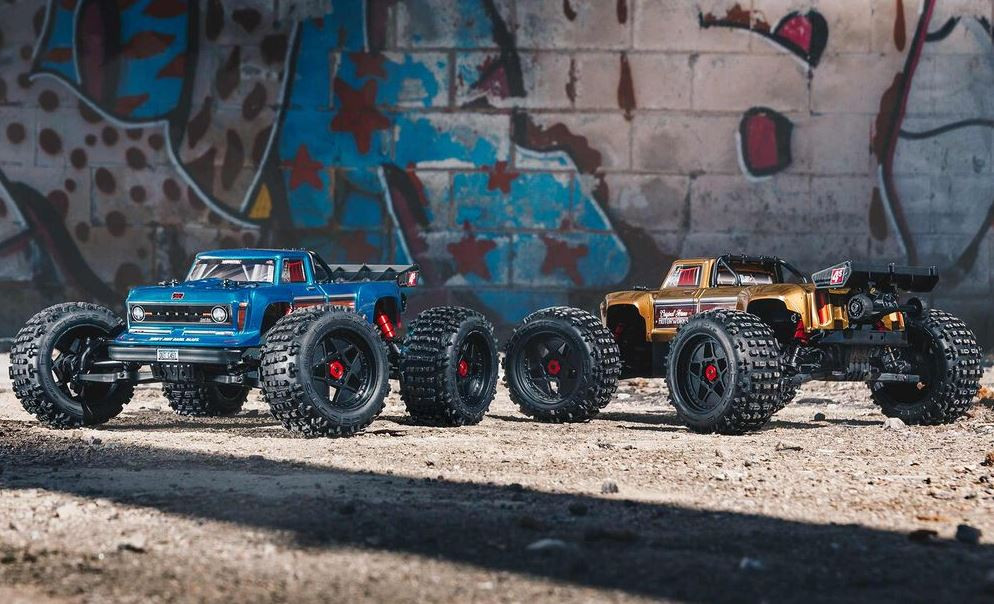 Arrma ARA4410V2T2 1/10 Outcast 4x4 4S V2 BLX Stunt Truck RTR Blue