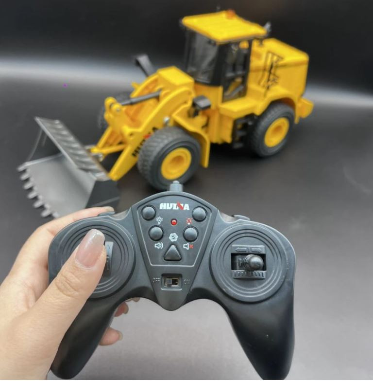 Huina 1552 1/16 11Ch RC Loader w/Metal Bucket