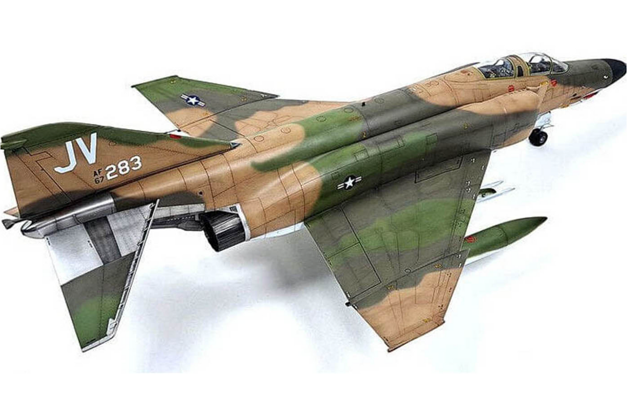 Academy 12133 1/32 F-4E Phantom "Iceman"