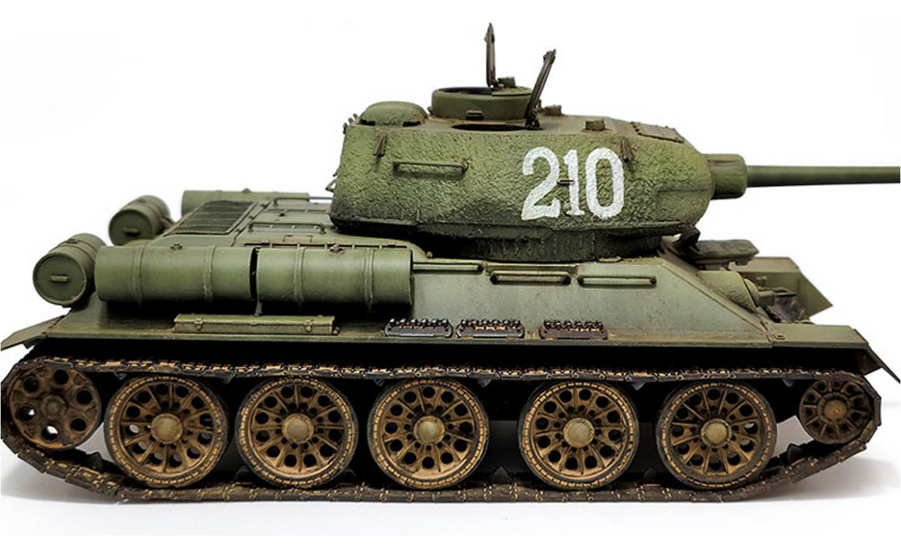 Academy 13554 1/35 Soviet Medium Tank T34/85 Ural WWII Model Kit