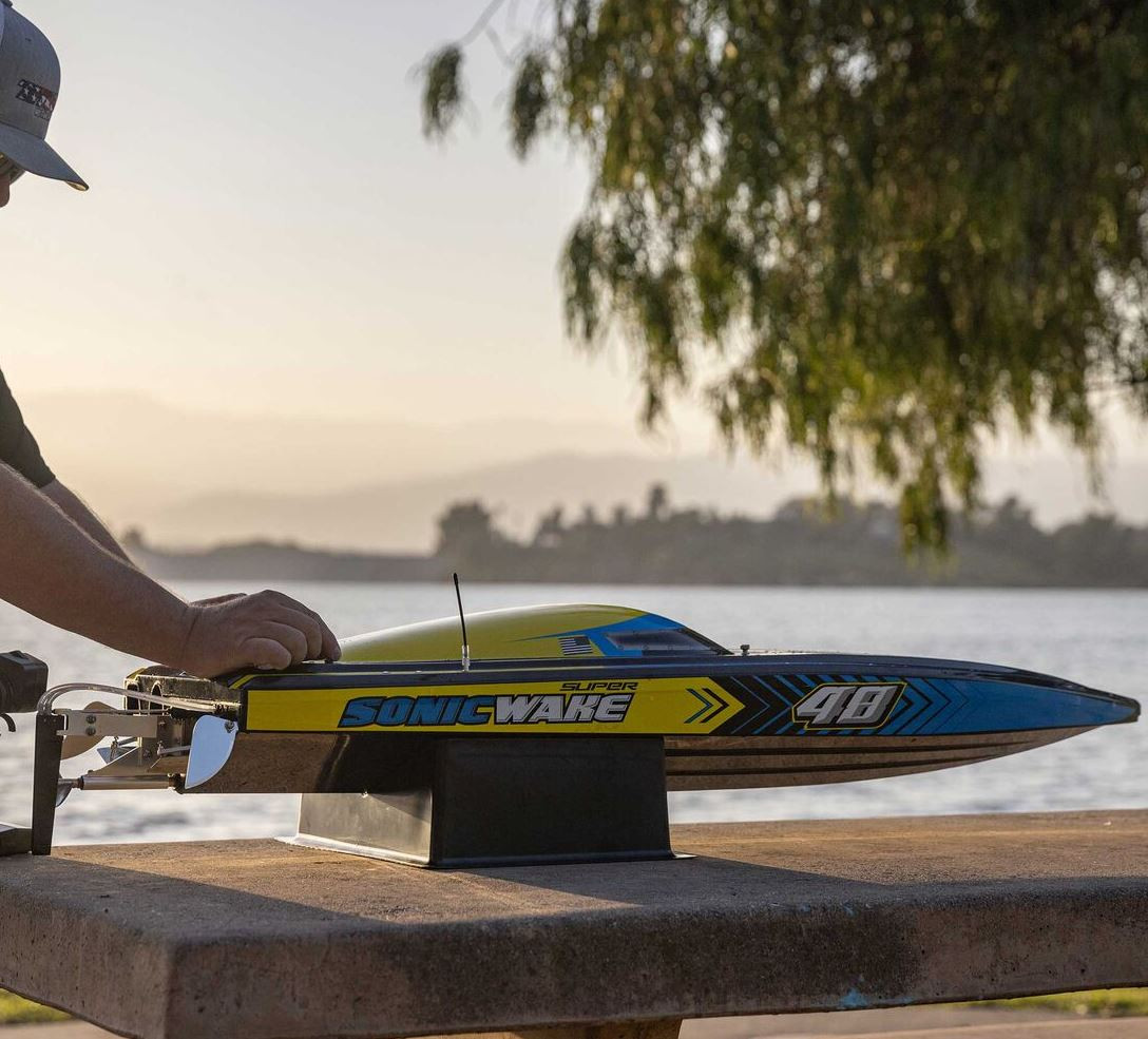 Pro Boat PRB08052 Super Sonicwake 48" 8S Self-Righting Brushless Deep-V RTR