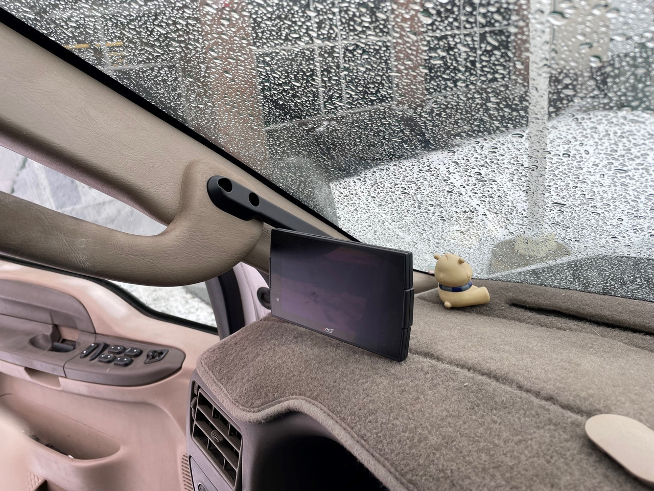 EDGE Products 18604 A-Pillar Display Mount for 2004.5-2007 Ford F250/F350