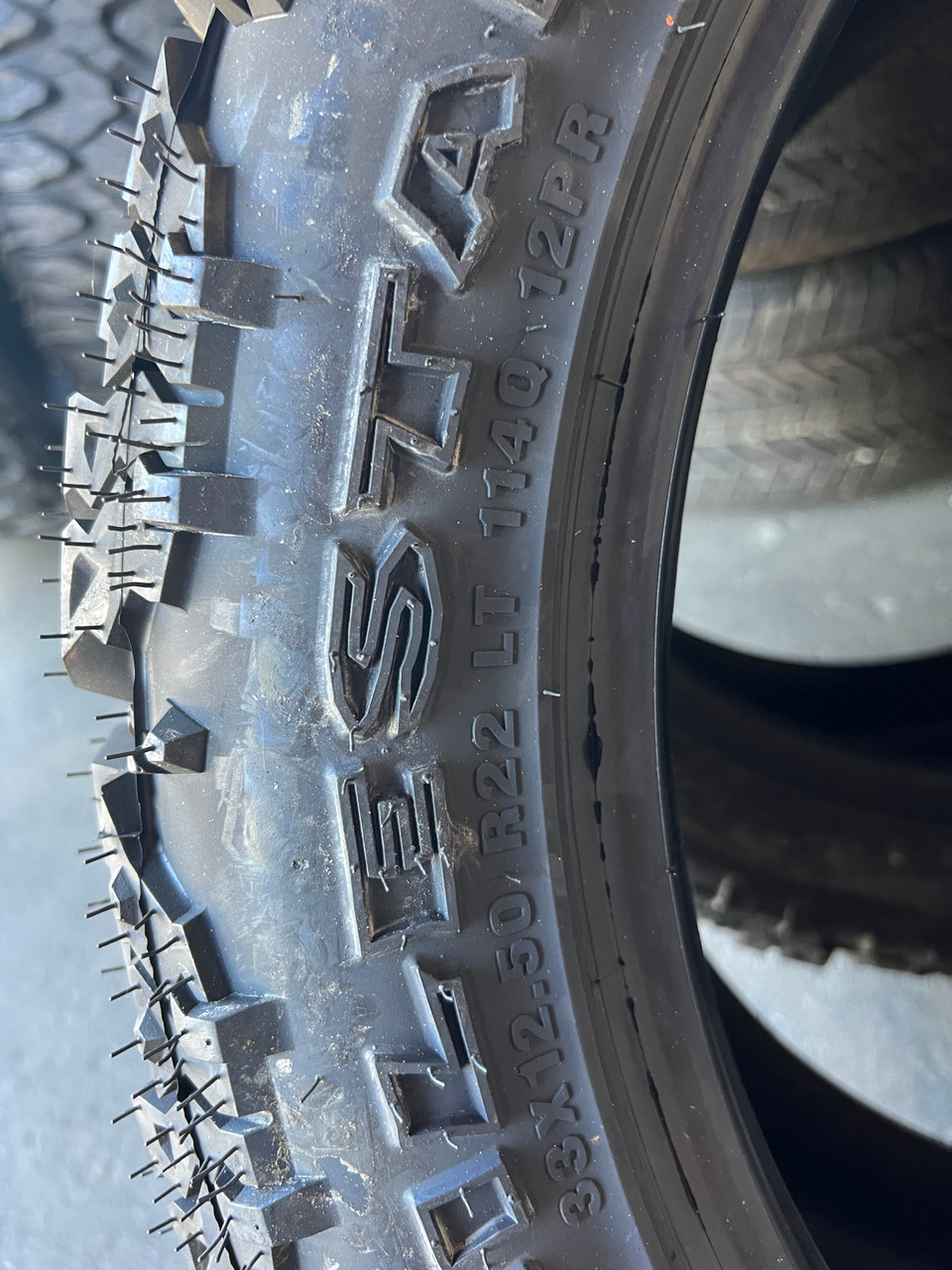 Chrome Seven Split Spoke 22 Wheels With 33x1250r22 Mud Terrain Tires