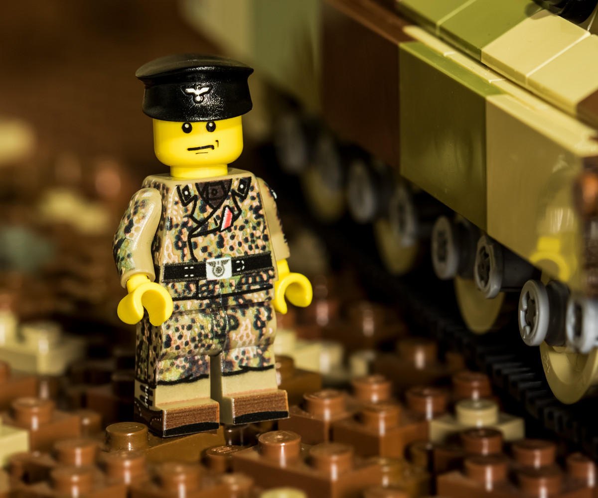 WWII German Dot-44 Panzer Commander - Brickmania Toys
