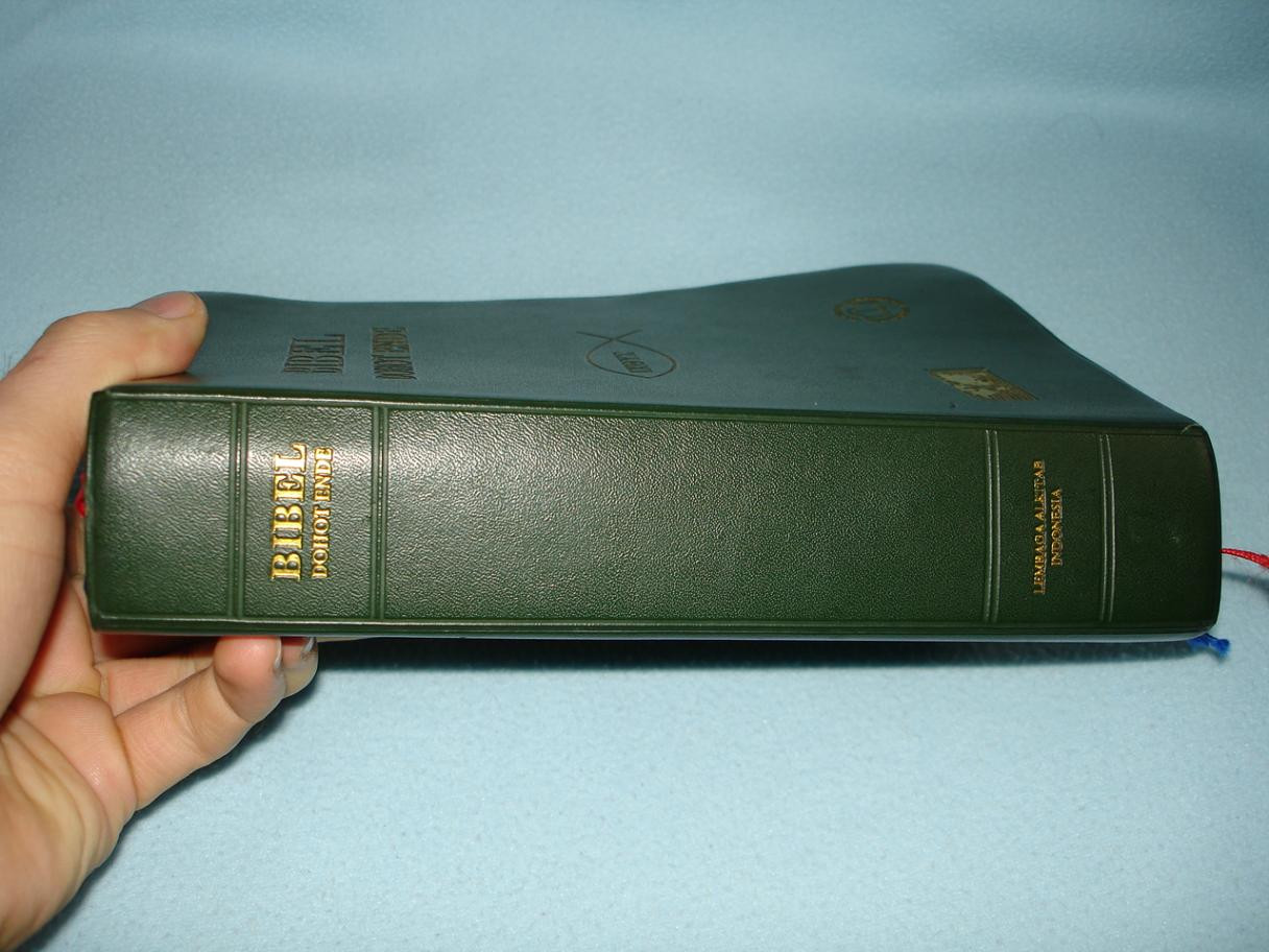 Batak Toba Language Bible with Hymnal