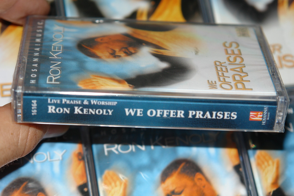 Sing Out with one voice - worship with Ron Kenoly - Bible in My Language