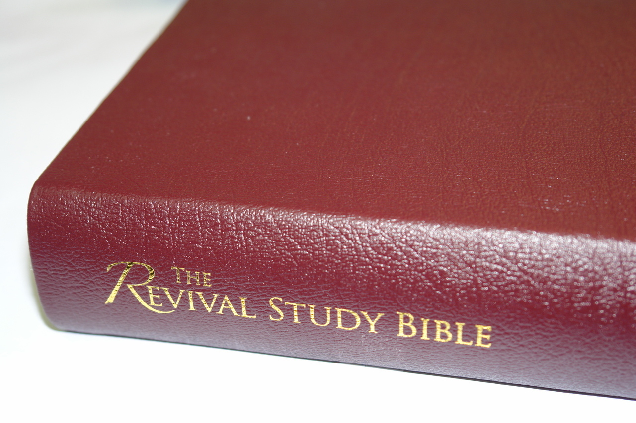 BURGUNDY LEATHER THE REVIVAL STUDY BIBLE NKJV / THE BIBLE FOR ...
